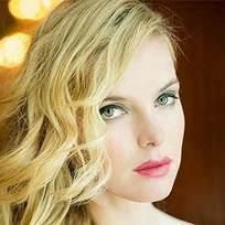 Betty Gilpin - Movies, Biography, News, Age & Photos | BookMyShow